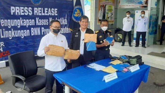 Sabu Dikonsumsi 2 Hakim PN Rangkasbitung Jenis Blue Ice, Narkoba ...