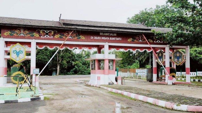 Susunan Batu-batu Besar Membentuk Bukit Tertata Rapi dan Alami ...