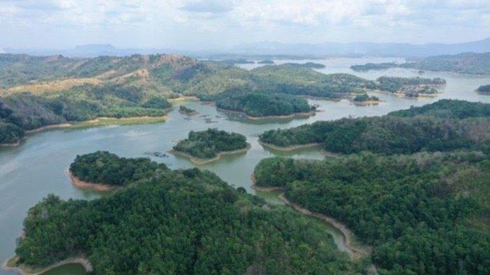 Indahnya Pemandangan Bukit Matang Kaladan Kalsel, Gugusan Pulaunya Tak ...