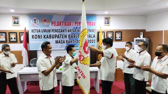 Dahlan Dikukuhkan sebagai Ketua Umum PAW KONI Kabupaten Batola Periode ...
