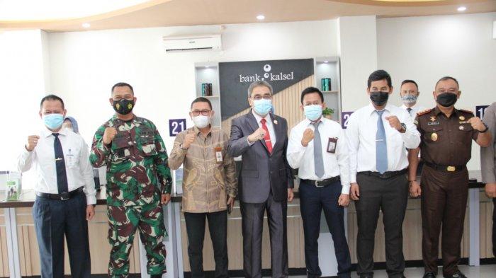Dukung Mall Pelayanan Publik, Bank Kalsel Teken MoU dengan Pemko Banjarbaru - Banjarmasinpost.co.id