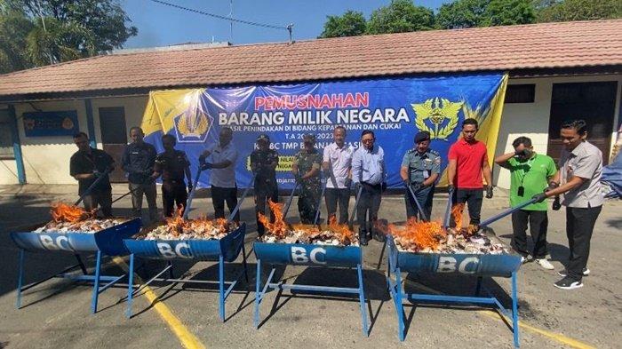Bea Cukai Banjarmasin Musnahkan Barang Ilegal, Lebih dari 1 Juta Batang Rokok Dibakar ...