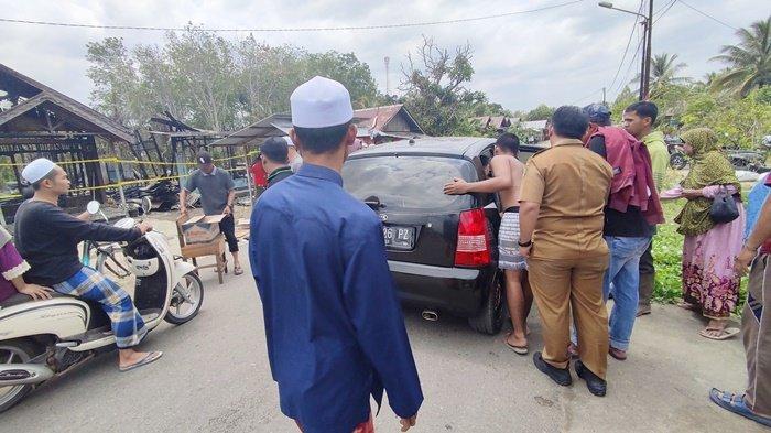Tidak Ada Korban pada Kebakaran di Kulur Kabupaten Tapin Kalsel, Warga Lansia Sakit Dievakuasi ...