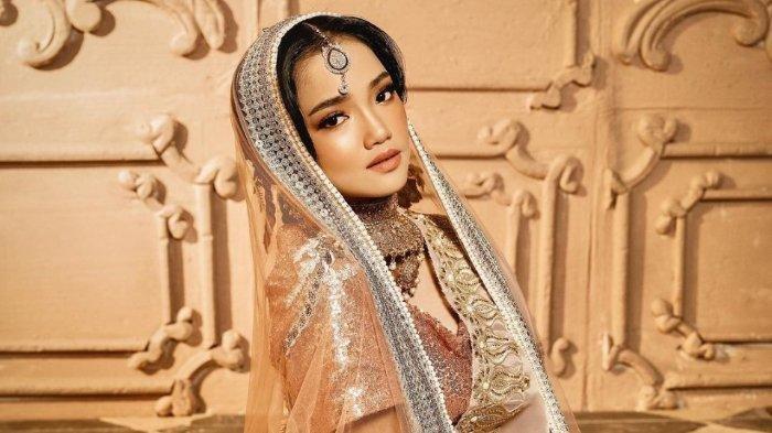 Pekerjaan dan Profil Fuji, Selebgram yang Beli Rumah Rp 12 Miliar di ...