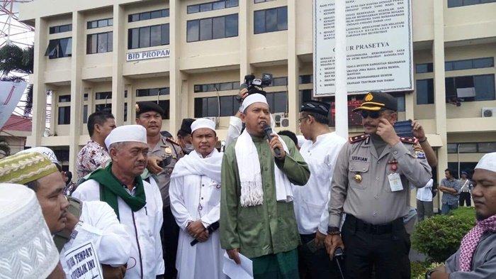 Respons Habib Banua saat Baliho Habib Rizieq Diturunkan TNI ...