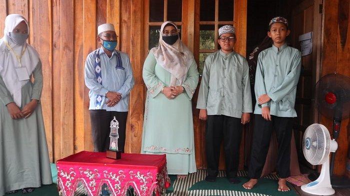 Hj Raudhatul Wardiyah Semangati Kafilah Banjar di FASI ke XI Provinsi ...