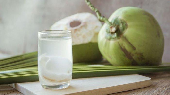 Murah Meriah Ternyata Air Kelapa Tua Miliki Banyak Manfaat, dr Zaidul Akbar Berikan Rahasinya ...