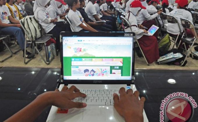Di Indonesia, Jumlah Anak dan Remaja Pengguna Internet Capai 30 Juta ...