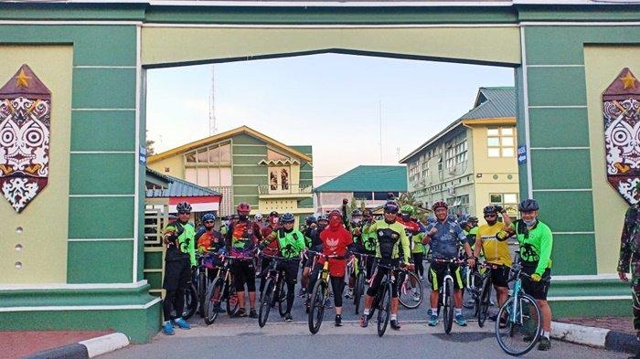 Jajaran Korem 101/Antasari Gowes Peringatan HUT Ke-75 Kemerdekaan RI ...