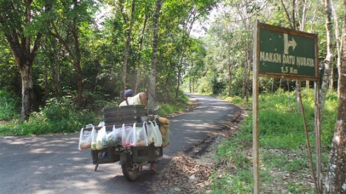 Ziarah ke Makam Datu Nuraya Kini Lebih Mudah, Jalannya Mulus ...