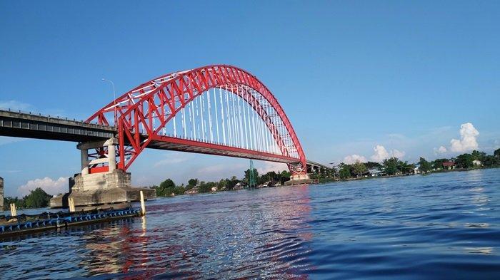 KalselPedia - Jembatan Rumpiang Ikon Kabupaten Batola, Dikelilingi ...