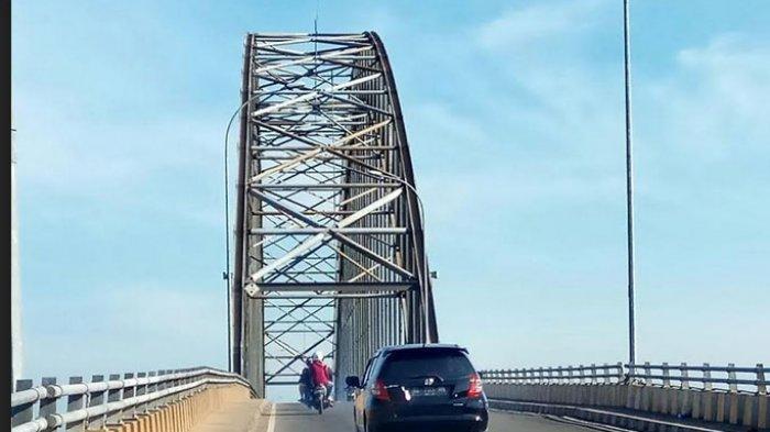 Sering Ditabrak Tongkang Batu Bara, Dikhawatirkan Jembatan Rumpiang ...