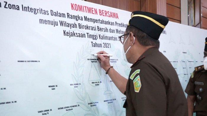 Pertahankan WBK dan Bidik Predikat WBBM, Kejati Kalsel Deklarasikan Pencanangan Zona Integritas ...