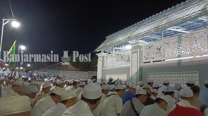 Ratusan Warga Bacakan Yasin Tahlil dan Doa untuk Guru Hatim, Langsung ...