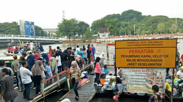 Kenapa Orang Ini Rela Antre Demi Kelotok? Ternyata Ada Sesuatu yang ...