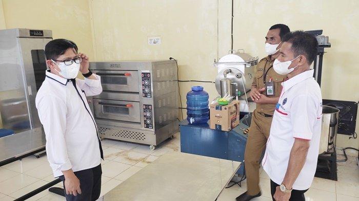 Warga Belawang Kabupaten Batola Ini Terampil Menjahit Setelah Ikut ...