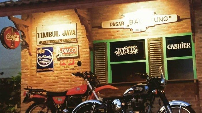 Beragam Koleksi Barang Antik Melengkapi Suasana Klasik Kevin Cafe ...