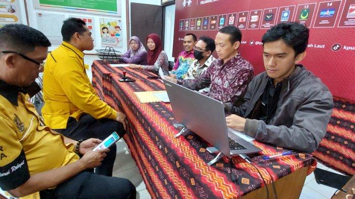 Petinggi Bawaslu Tala Standby di Kantor KPU, Pantau Proses Pengajuan Berkas Perbaikan Bacaleg ...