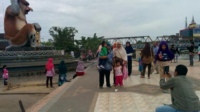 Parkir di Taman Maskot Bekantan - Banjarmasinpost.co.id