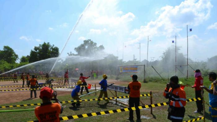 Anggota Pemadam Adu Semprot, Berhadiah Jutaan Rupiah! - Banjarmasinpost ...