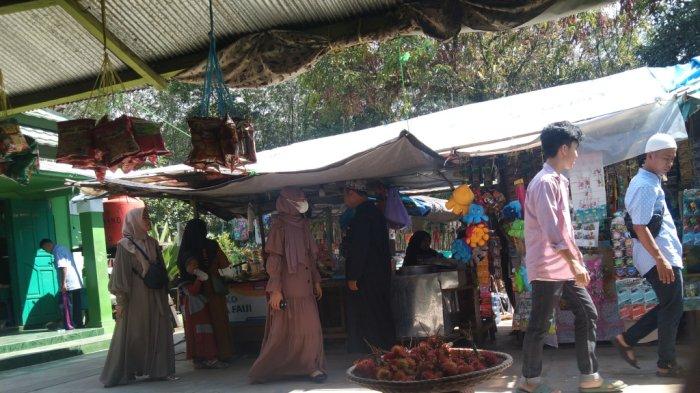 Tapin PPKM Level 2, Peziarah Mulai Ramai Datangi Makam Datu Sanggul dan ...