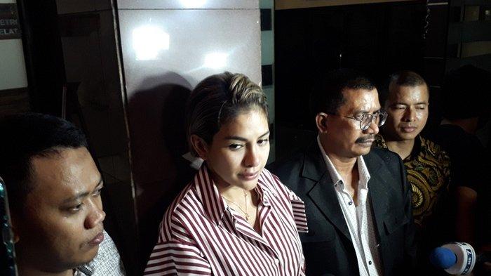 Marah Besar, Nikita Mirzani Pukul Asistennya Pakai Benda Ini, Ada Apa ...