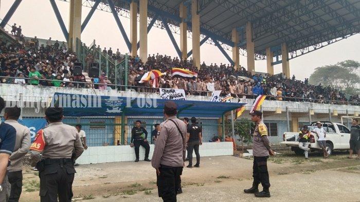 Putaran Semi Final Sepak Bola Bupati HST Cup 2023, SMAN 3 dan MAN 2 ...