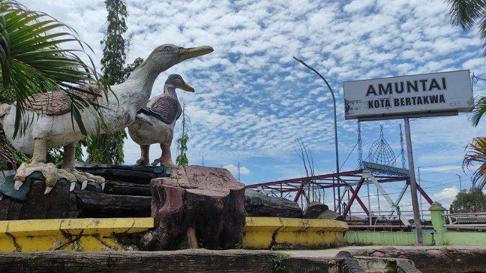 Wisata Kalsel : Berdiri Puluhan Tahun, Maskot Patung Itik Tegaskan HSU ...