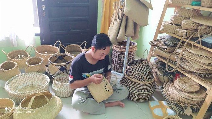 Sempat Terdampak Pandemi, Kerajinan Purun Khas Kalsel Ini Kini Tembus ...