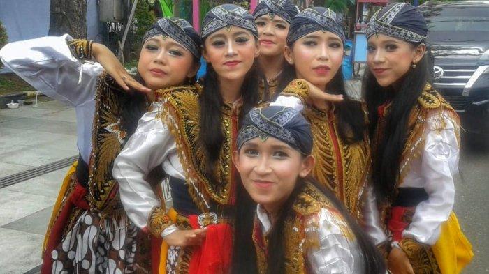 Mimik Penari Jathil Dalam Reog Disesuaikan Ritmik Dinamik, Kadang ...