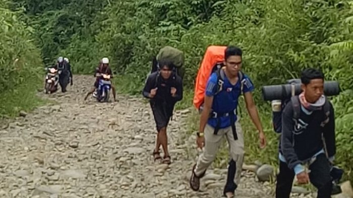 156 Mahasiswa Kalsel Mendaki Gunung Halau-Halau HST, Gelar Upacara ...