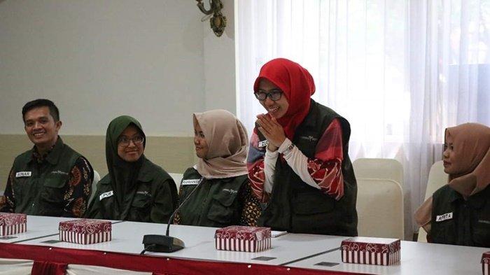 Tujuh Pengajar Muda Indonesia Ditugaskan Mengajar Anak-anak Meratus di ...