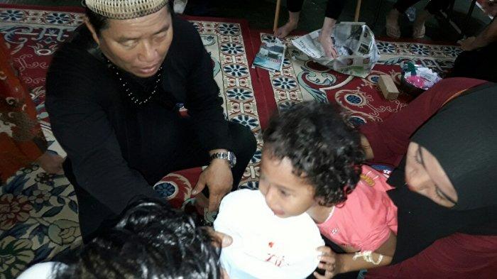 Terapi Al Fasdhu, Mikaila Sempat Menangis, Setelah Keluar Lendir Merah ...