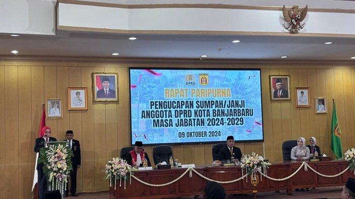 Hadiri Paripurna Pengucapan Sumpah/Janji Anggota DPRD Banjarbaru, Pjs Wali Kota Sampaikan Pesan ...