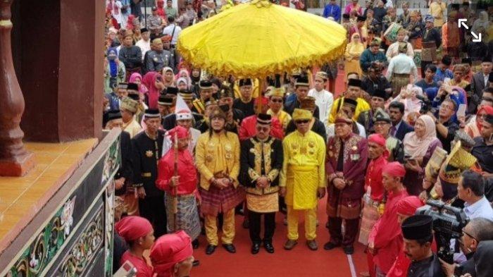 Tradisi Badudus Adat Banjar, Rituan Mandi Penobatkan Raja atau Gelar ...