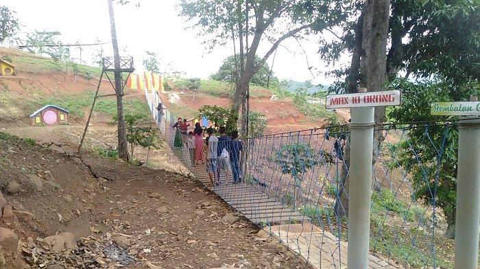 Nikmati Keindahan Alam Gunung Mayang, Pengunjung Bisa Main Flying Fox ...