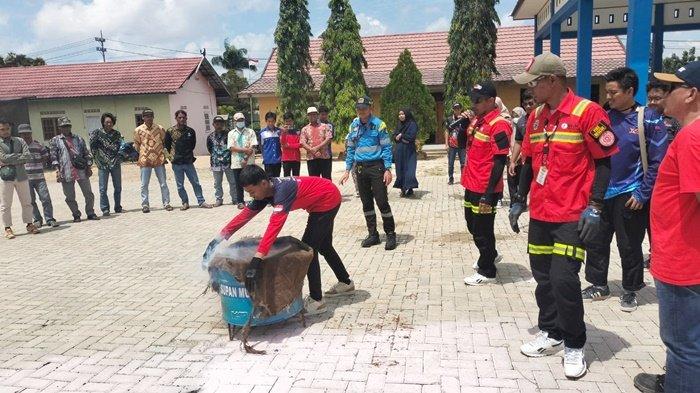 Tim Rescue 20th IFRC Ajarkan Padamkan Api Skala Kecil kepada Masyarakat ...