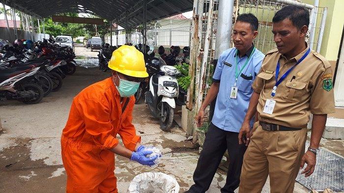Botol Bekas Infus di RSUD Pembalah Batung untuk Bahan Baku Kerajinan ...