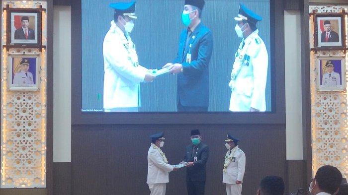 Sertijab dengan Pj Wali Kota Banjarmasin, Ibnu Sina Lepas Cincin dan Pasangkan di Jari Fydayeen ...