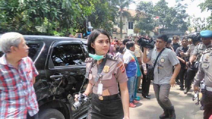 Pelaku Bom Panci Dilumpuhkan Oleh Polwan Cantik yang Bikin Netizen ...