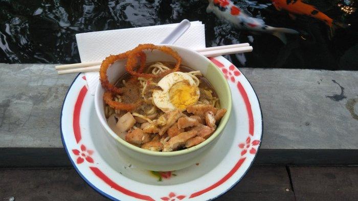 Kuliner Kalsel, Ramen ala Nobis Coffee Jadi Menu Favorit Pencinta ...