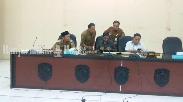 Paripurna Pengesahan Raperda Jadi Perda Ditunda, Wakil Bupati Hulu Sungai Tengah Minta Maaf ...