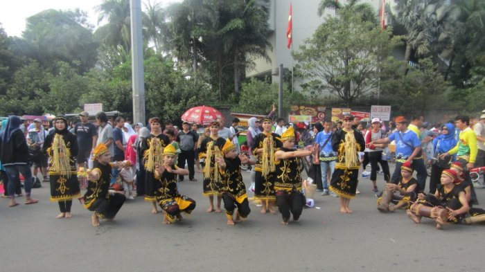 13 Pemuda Ini Bisa Semburkan Api Dari Mulut - Banjarmasinpost.co.id