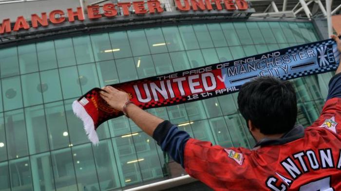 Bendera Merah Putih Berkibar di Markas Manchester United ...