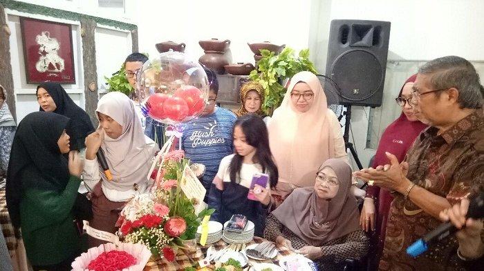 Rayakan HUT Ke-72, Hj Nuril Nikmatiah Sedar Istri Gusti Rusdi Gelar ...