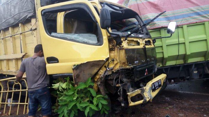 5 Mobil Tabrakan Beruntun di Gunung Raja Tanahlaut, Truk Rusak Berat, Bemper Sigra Lepas ...