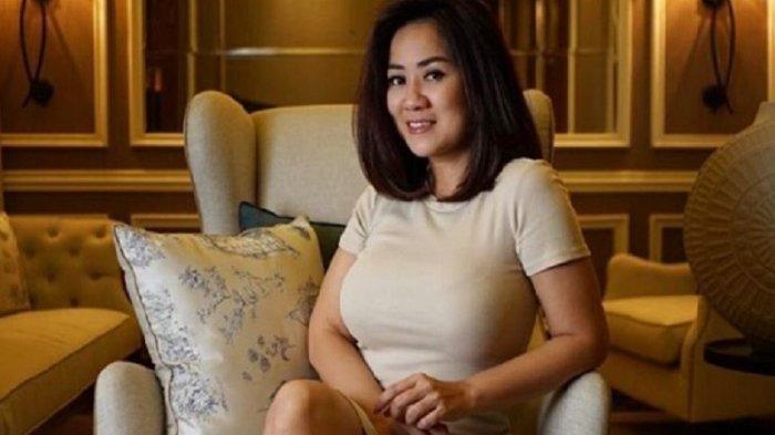 Fakta Sosok Tante Ernie yang Baru Cerai, Dulu Heboh Pilih Hotman Paris Ketimbang Ariel NOAH ...
