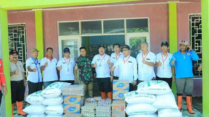 Wabup Hulu Sungai Utara Kembali Turun Salurkan Bantuan Logistik untuk 12 Dapur Umum Korban ...