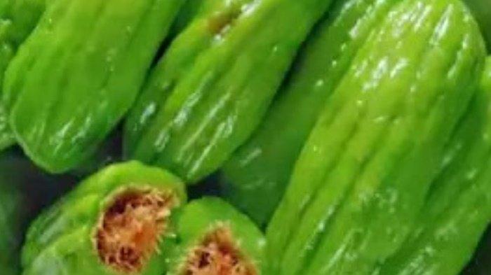 KalselPedia : Wadai Papari Khas Banjar, si Hijau Manis Isi Kelapa Gula ...