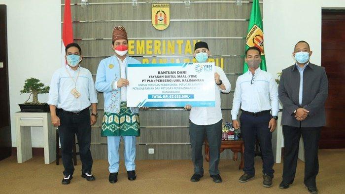 Wali Kota Banjarbaru Aditya Mufti Ariffin Terima Bantuan Sembako dari YBM PT PLN ...
